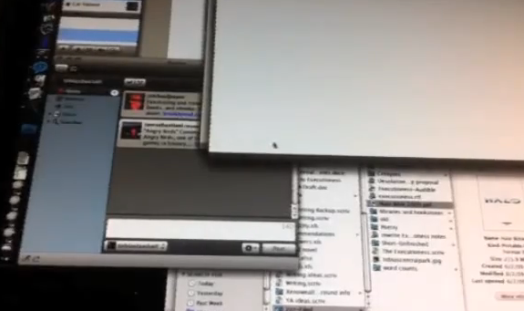 MacBook Air Display Glitches Continue - Fuzzy External Display (video)
