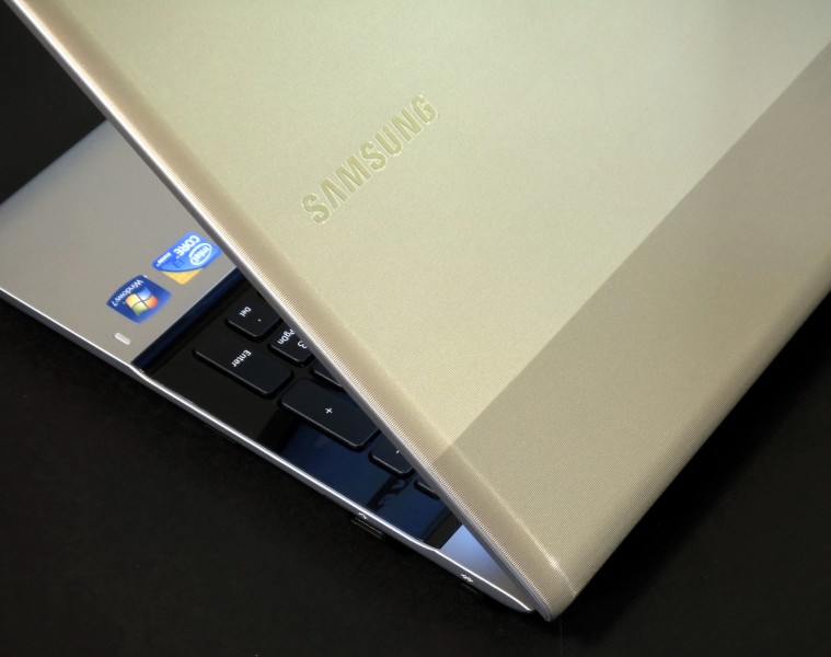 Samsung RV511 Review: Great Features on a $500 Notebook