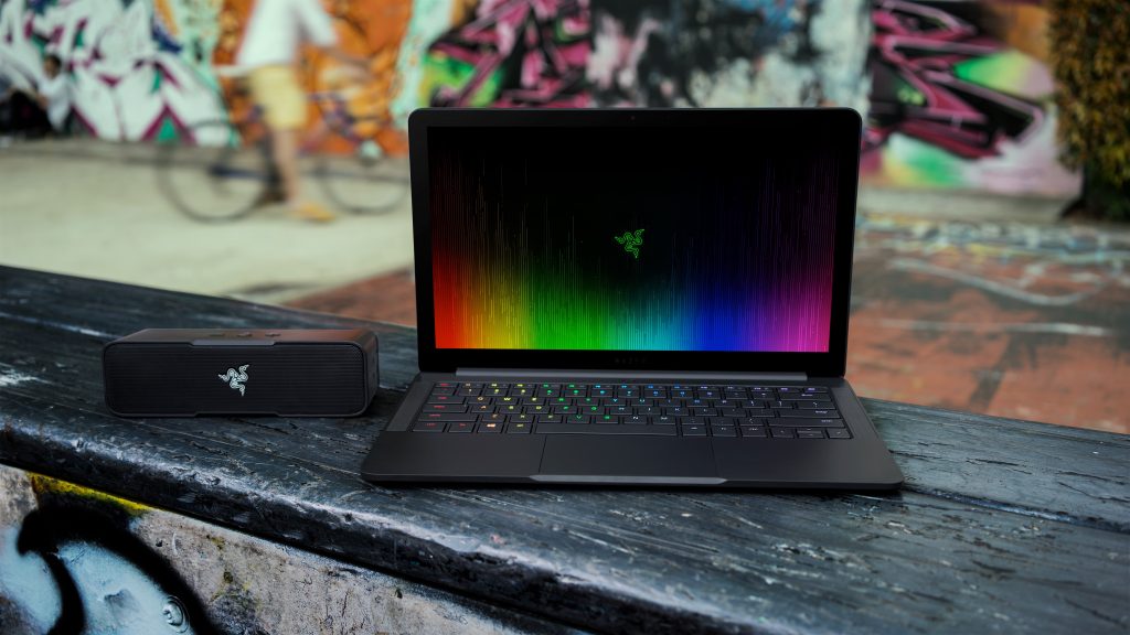 Razer Blade: High End Gamling Notebook with MultiTouch Control Panel